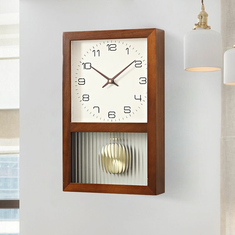Простые настенные часы из массива дерева в японском стиле с маятником