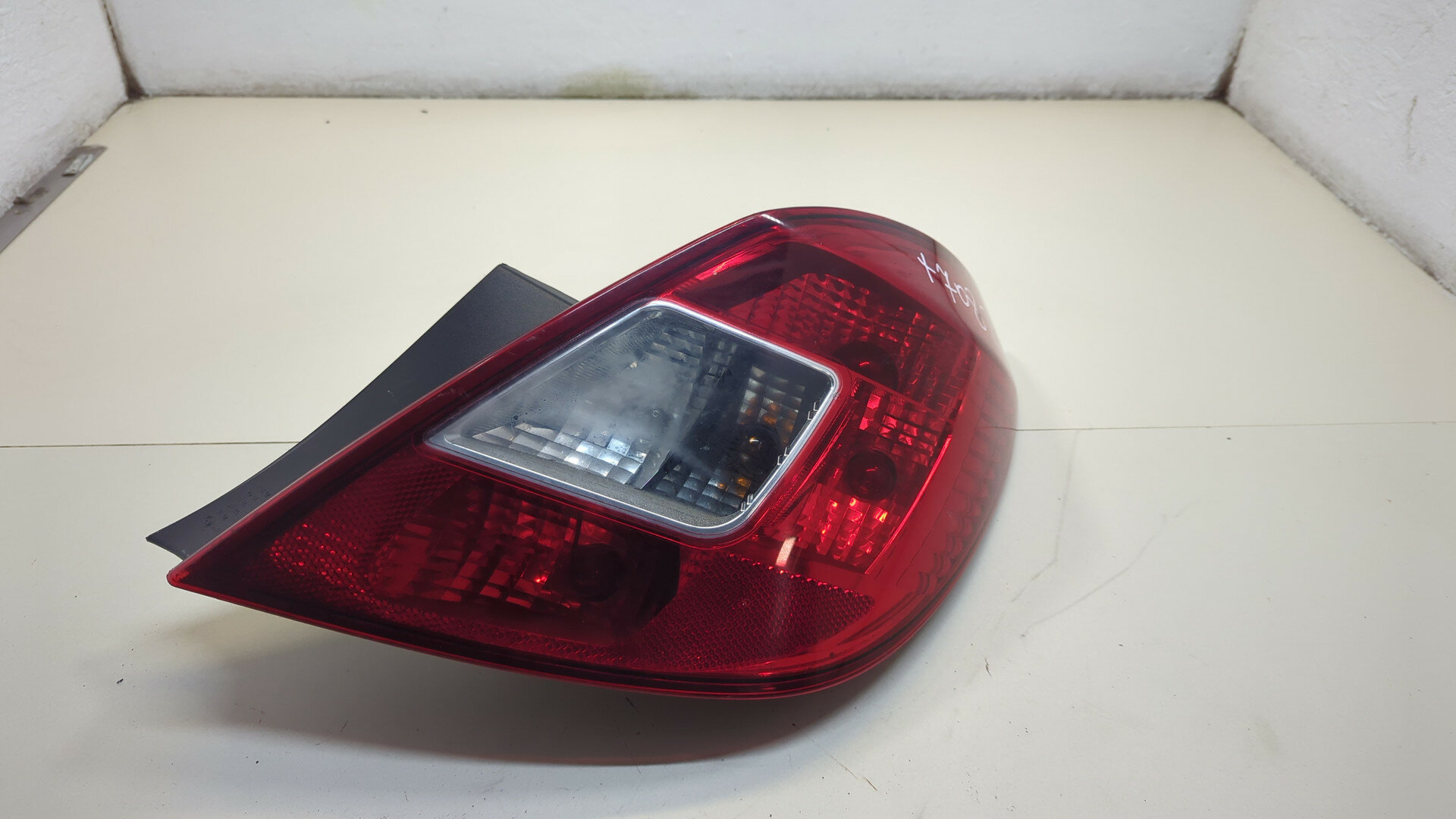 Фонарь (задний) правый Opel Corsa D Б/У