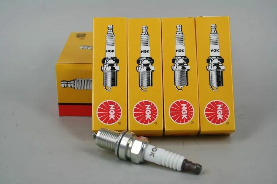 Комплект из 4 свечей NGK BCPR6ES-11 (7121) для Лада Гранта, Калина, Ларгус, Приора, Веста и X-ray.