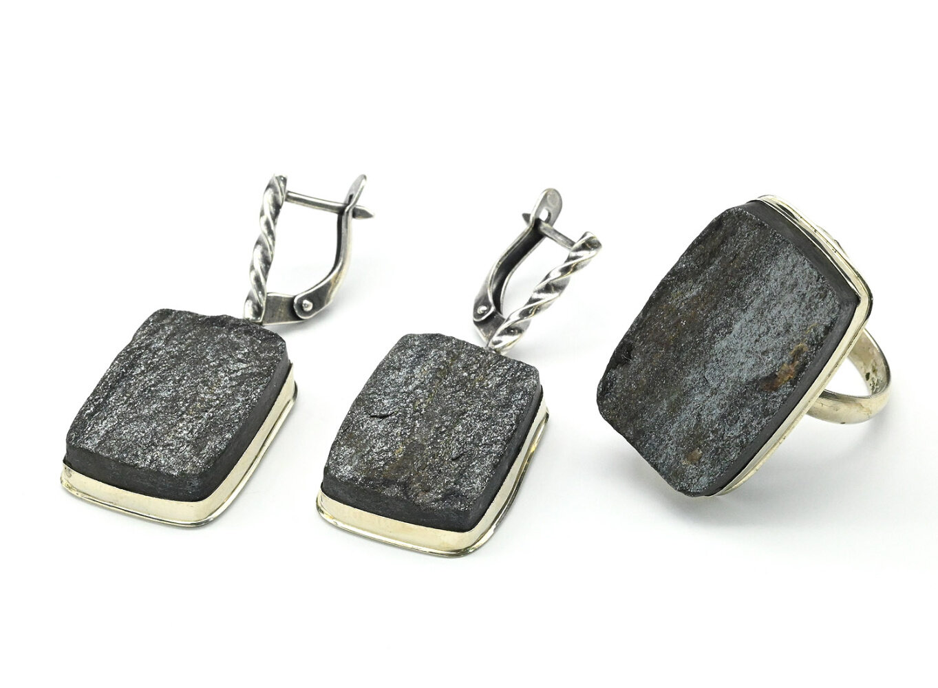 Комплект бижутерии: кольцо, серьги, гематит
