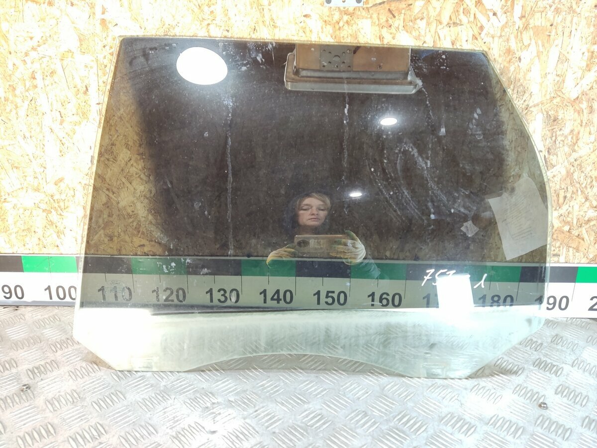 Стекло двери задней левой FORD Focus 2 2005-2008 1348859