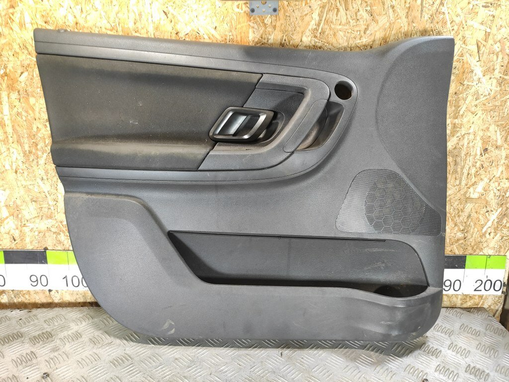 Обшивка двери передней левой SKODA Fabia 2007 2015 5J0867011E