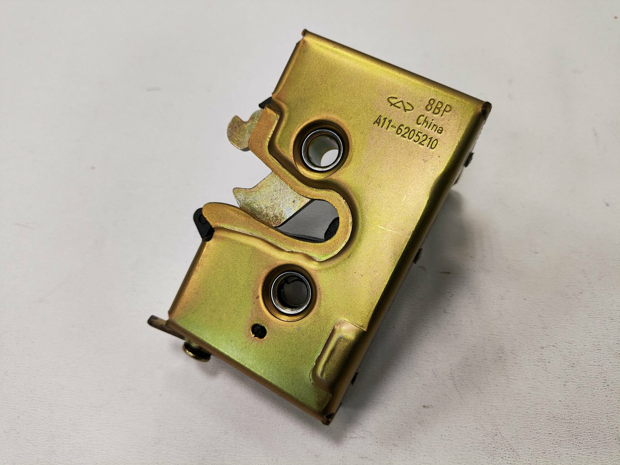 Замок двери задней правой Chery Amulet [1.6 8V 5MT лифтбэк] A116205210