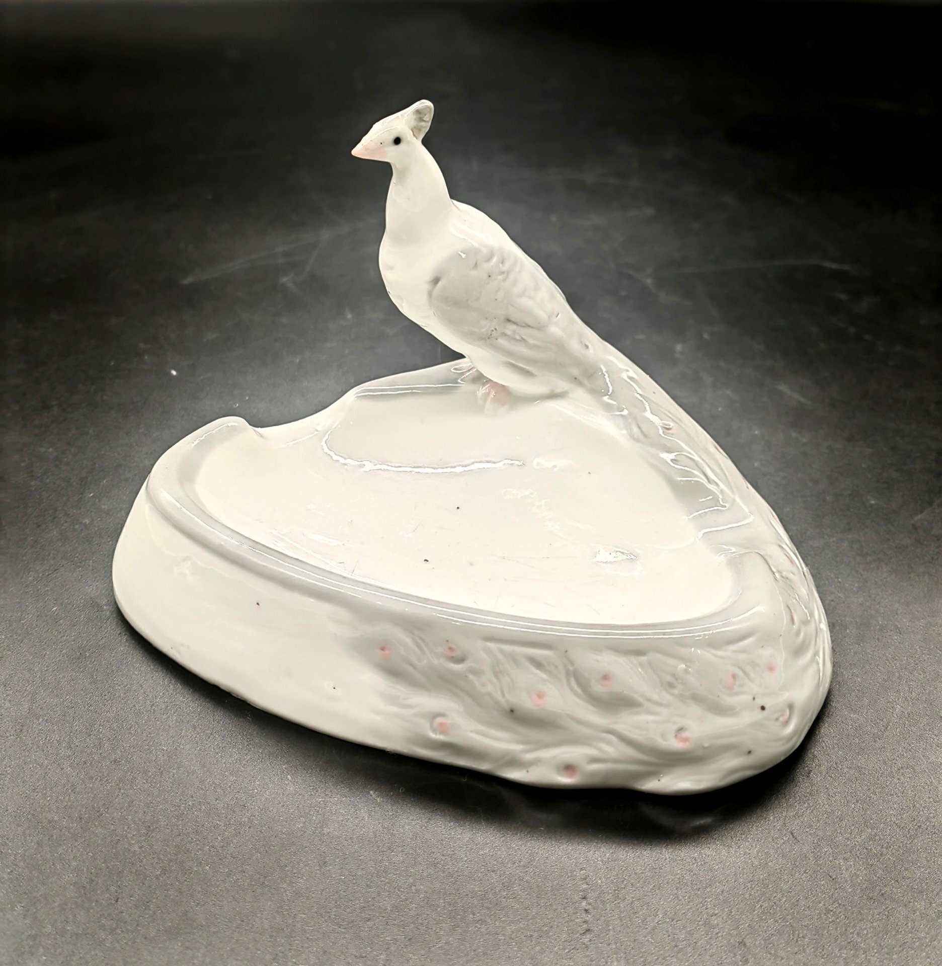 Пепельница (лоток для мелочей) с сидящим павлином, фарфор, Европа, 1970-1980 гг.