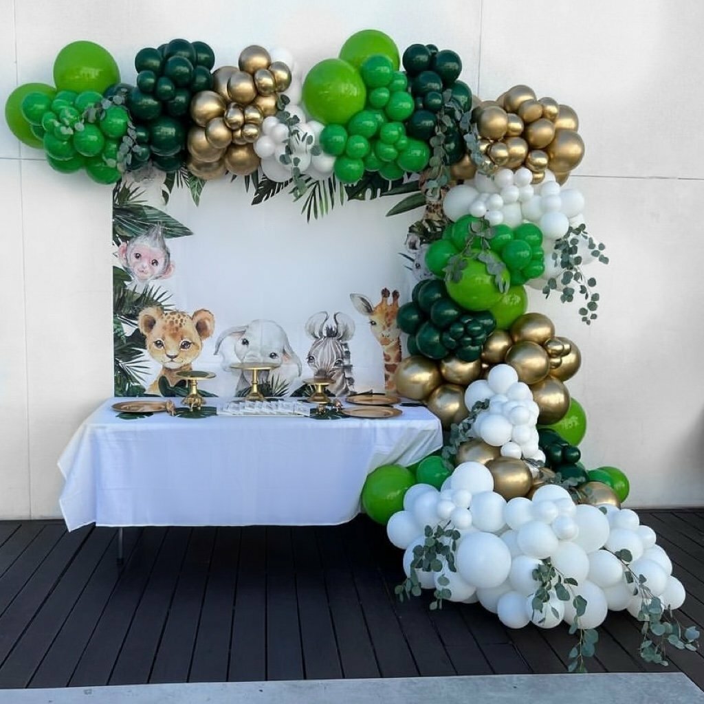 Фотозона из шаров "Маленькие обитатели джунглей"