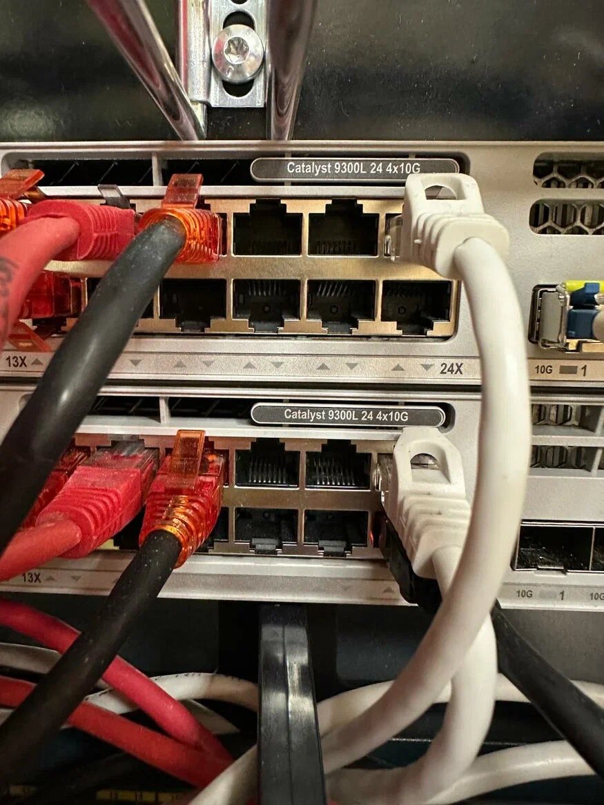 Коммутатор Cisco Catalyst 9300L 24 4x10G