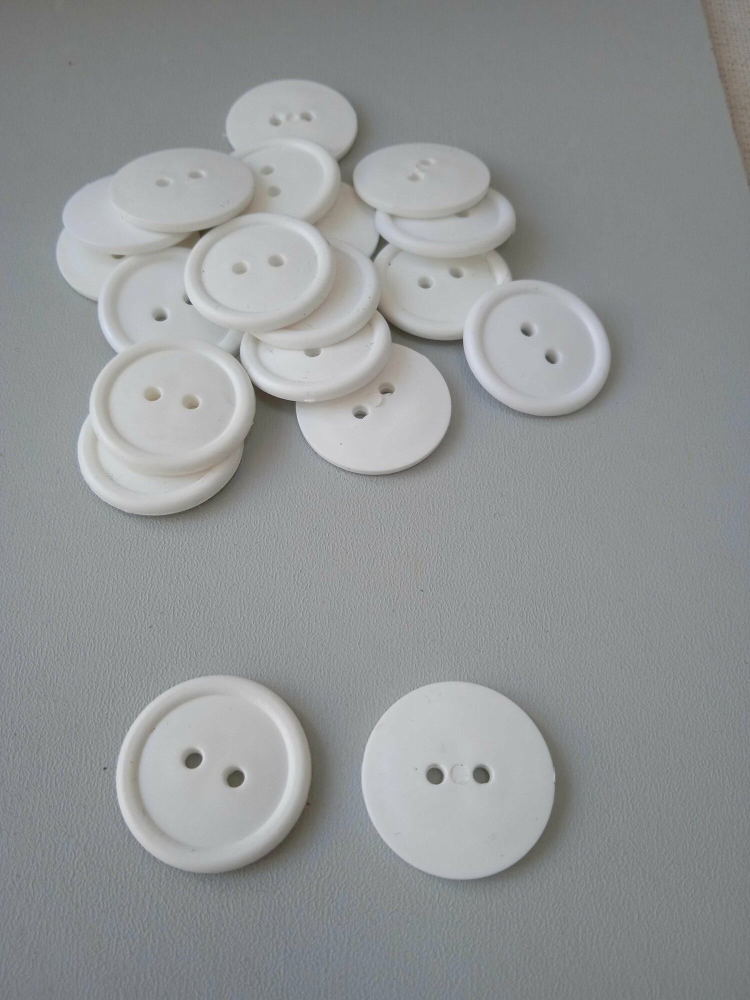 Пуговицы белые, диаметр 20 мм, пластик, 10 шт.