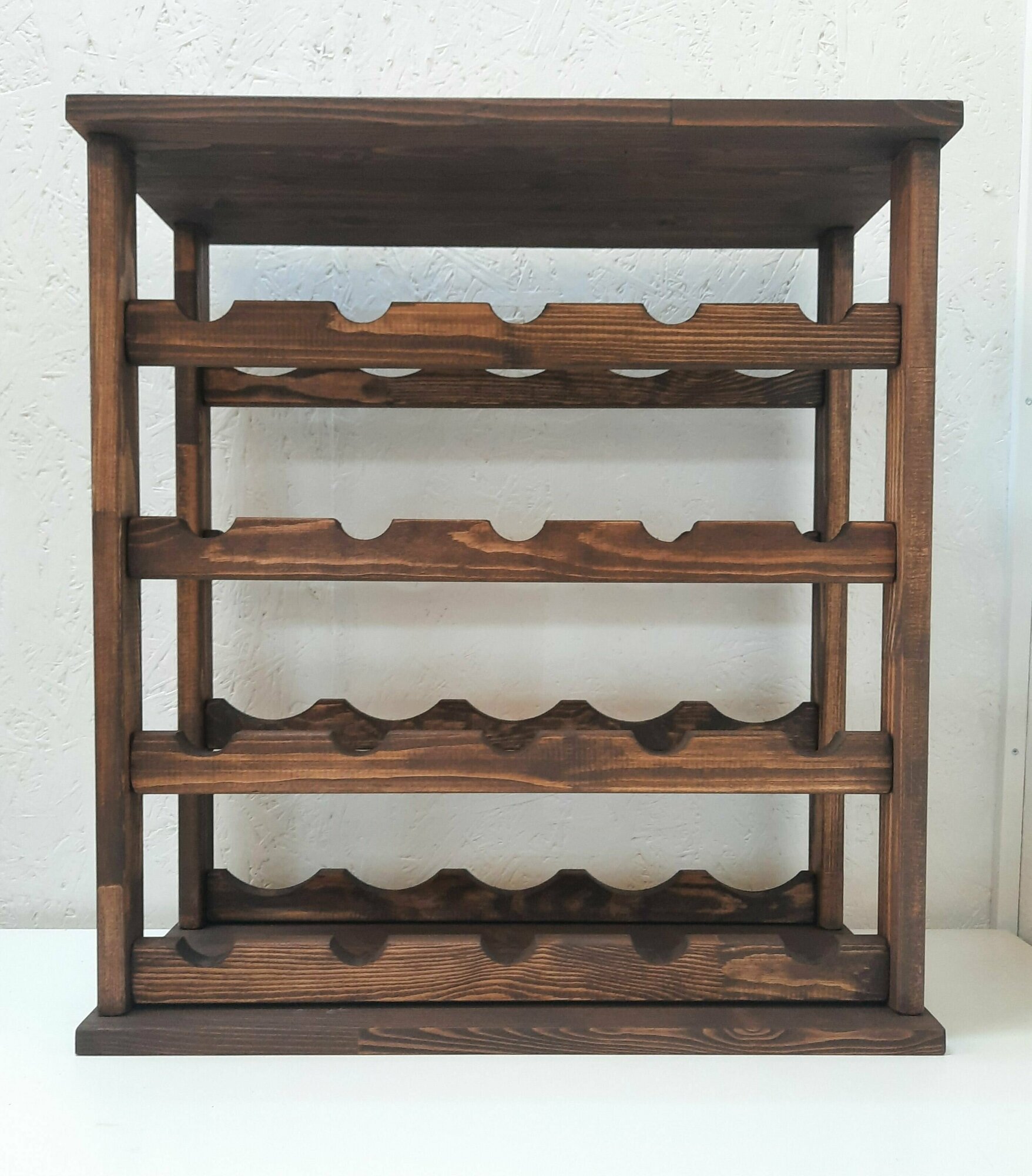 Стеллаж для 20 бутылок вина и шампанского деревянный со столешницей. Грецкий орех.