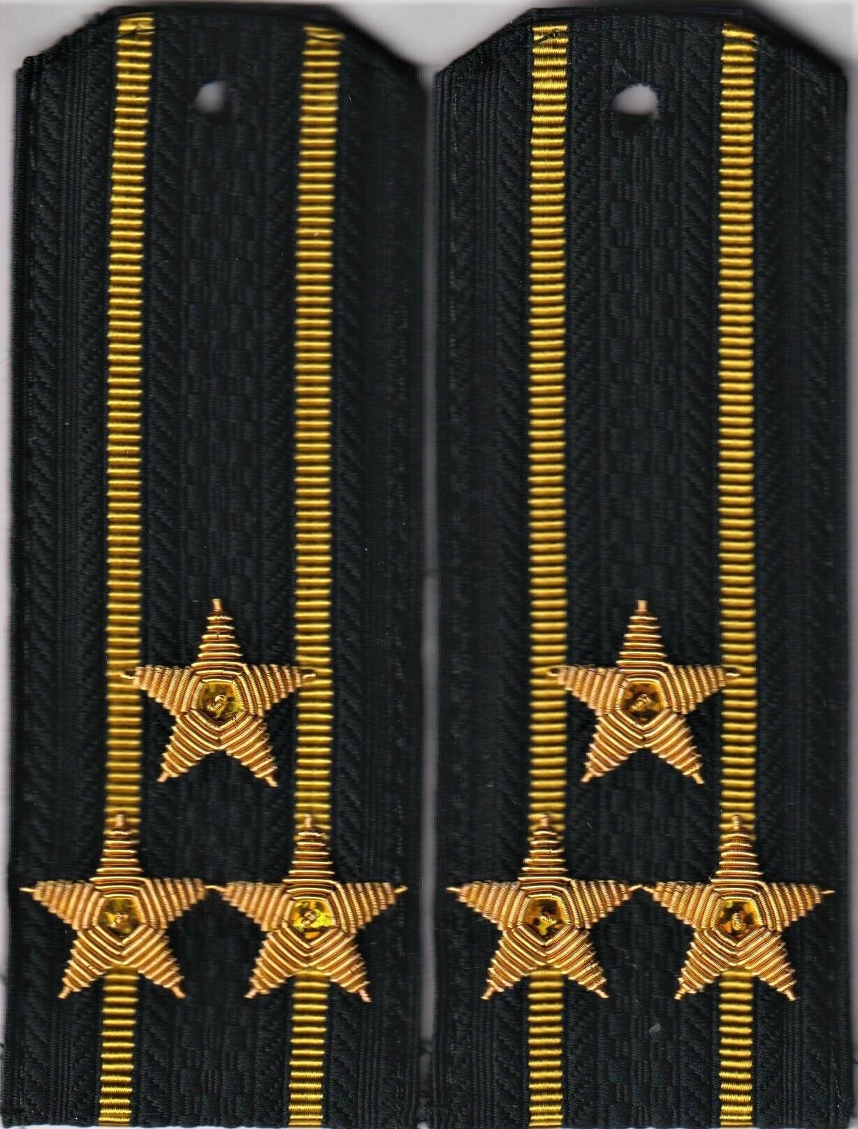 Погоны ВМФ чёрные с жёлтым просветом, капитан 1-го ранга