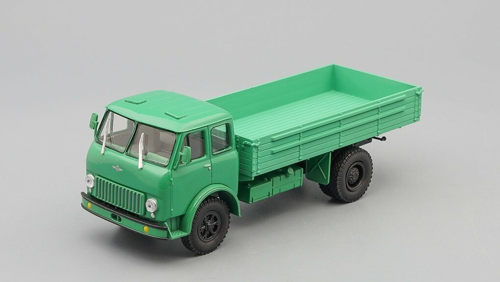 Масштабная модель коллекционная Минский грузовик 500 бортовой, светло-зеленый