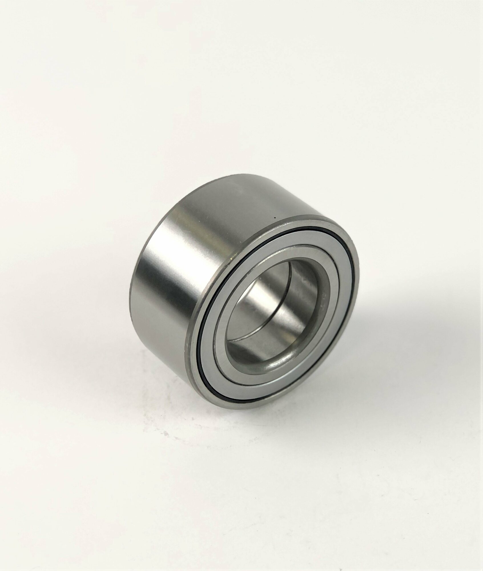 Подшипник ступицы Renault Duster 10-, Fluence 10-, Megane III 08- передней (+ABS) ST