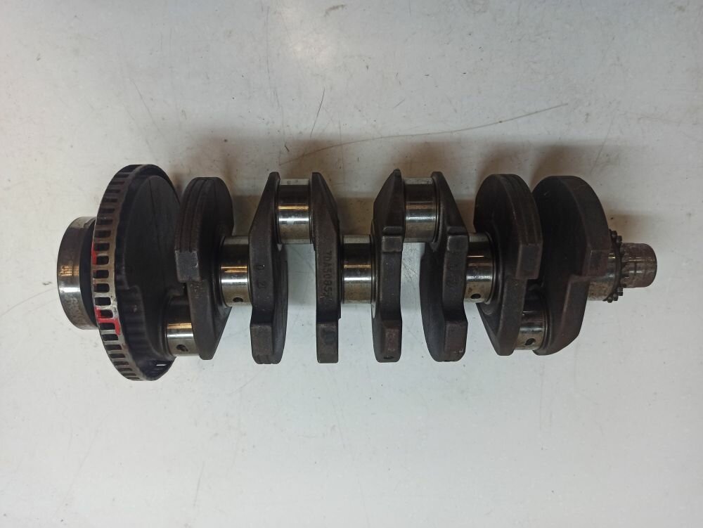 Коленвал Volkswagen Golf Passat 1.8 AWT AGU 06AF 06A105021F