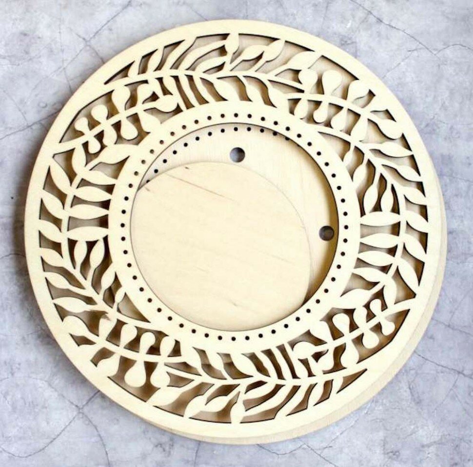 Щепка ОР-238 Рамка «Венок из трав» малая, 22 x 22 см