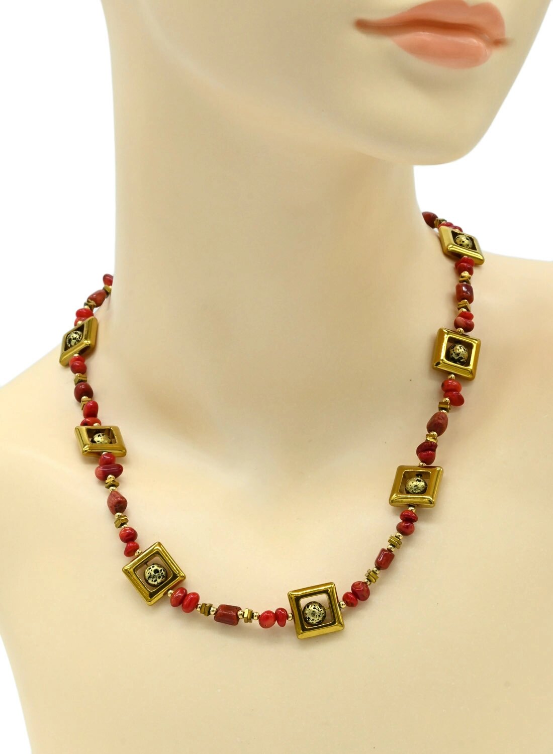 Бусы, коралл