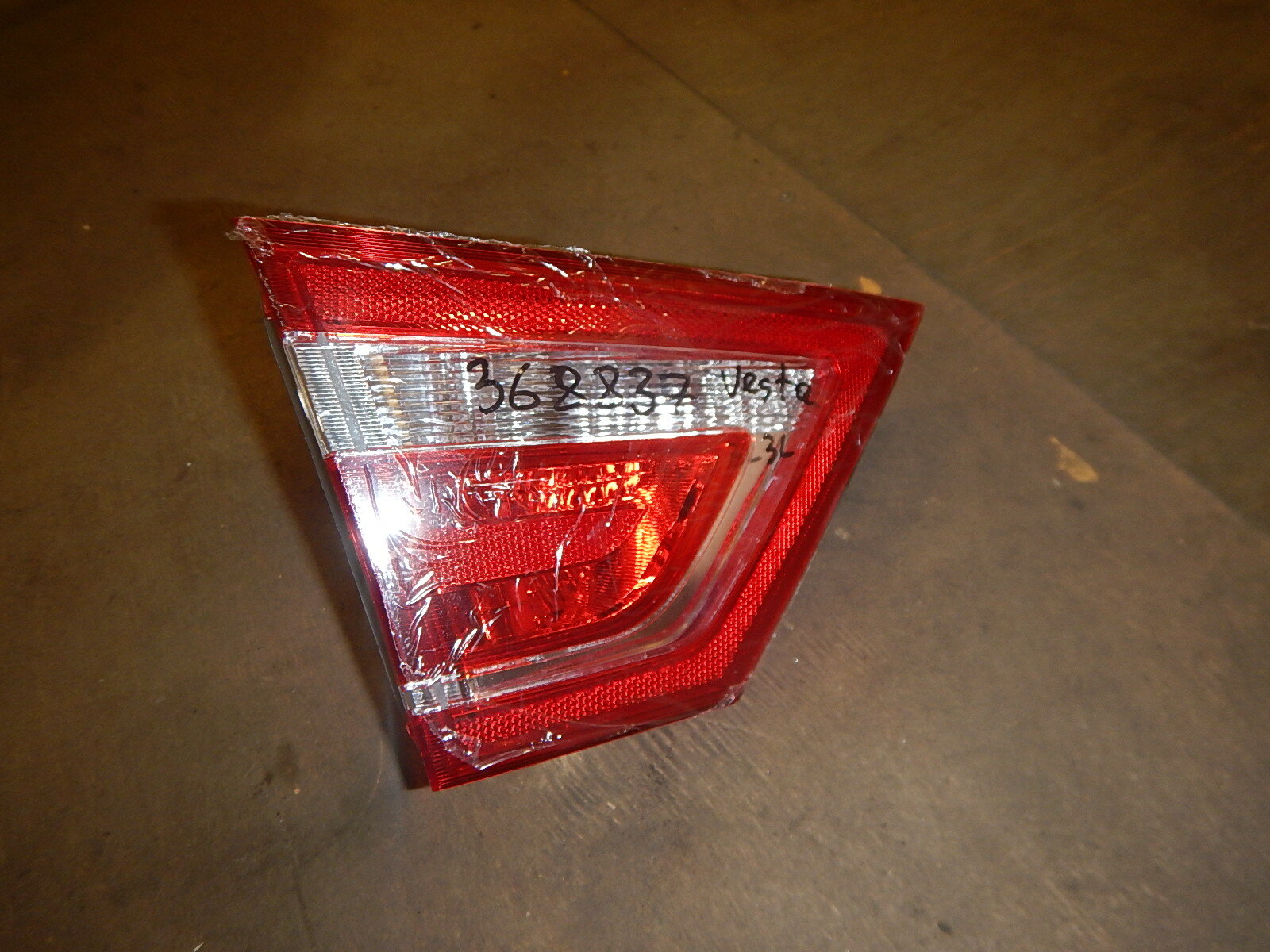 Б/У Фонарь задний внутренний левый, ВАЗ-LADA VESTA (веста) LADA VESTA (Веста) Только внутренний фонарь. Новый, дубликат. ...