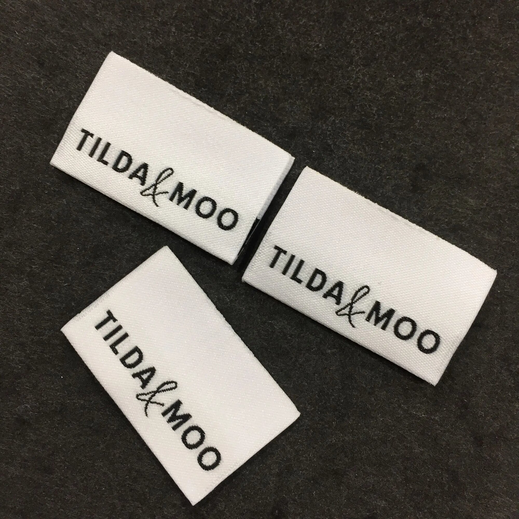 Тканые этикетки с логотипом для одежды