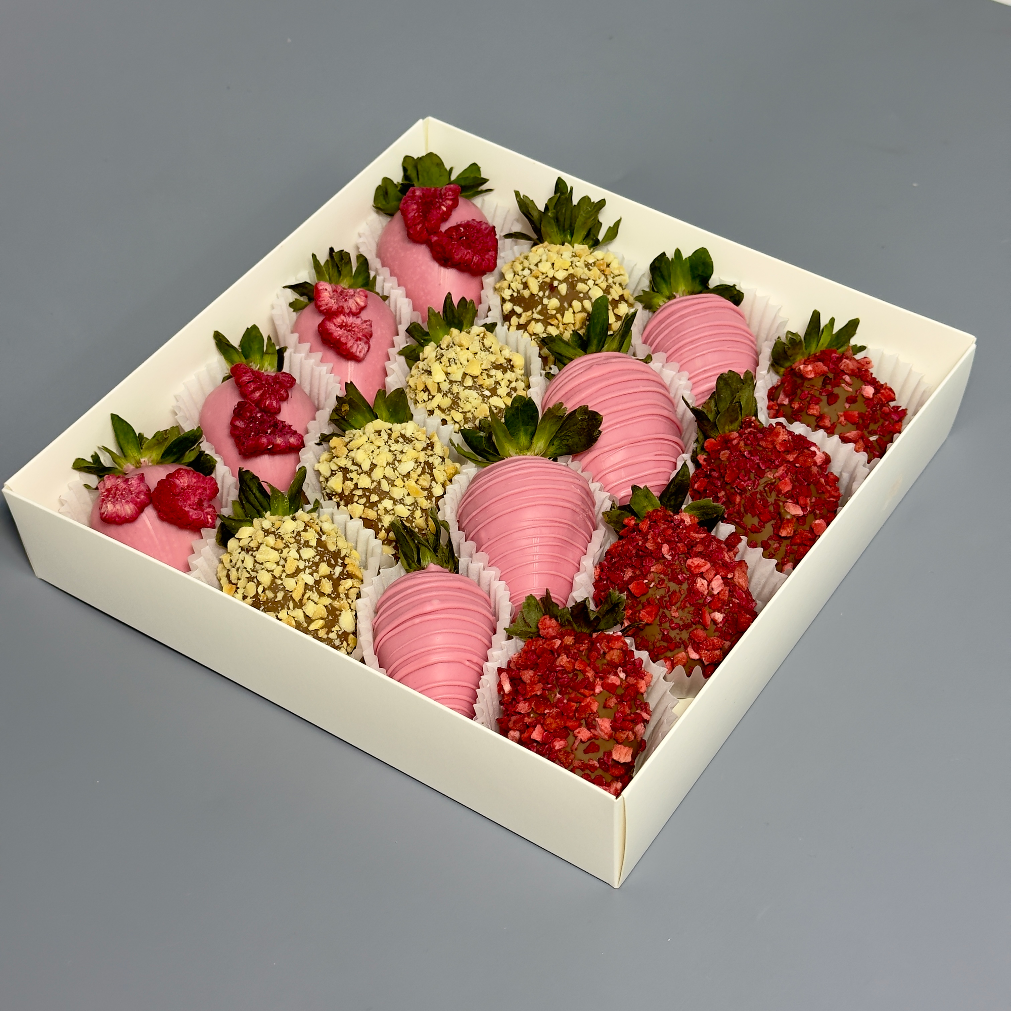 Набор "Клубника в бельгийском шоколаде", 16 шт, подарочная упаковка, для взрослых