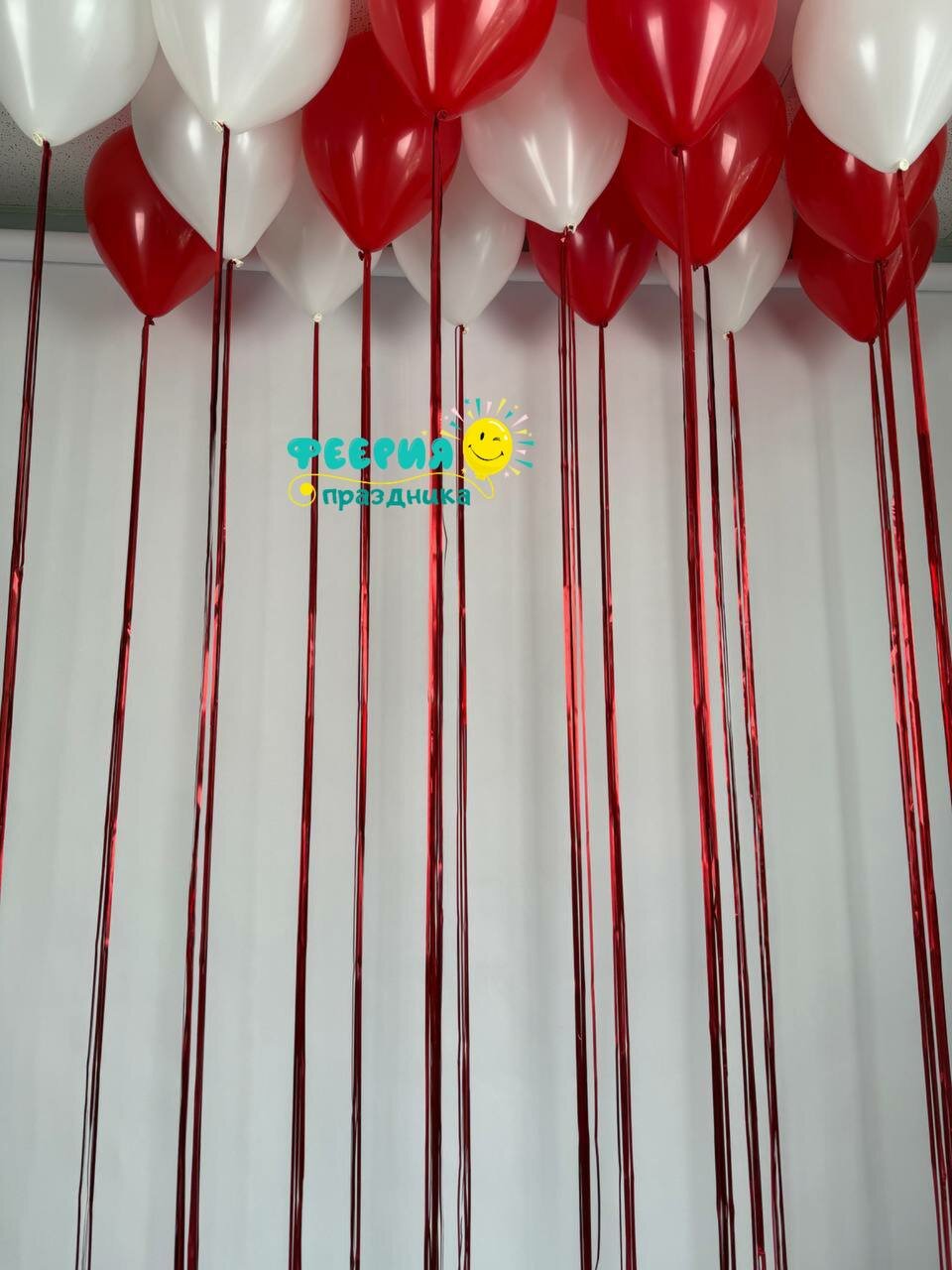 Красно-белые гелиевые воздушные шары под потолок 30 шт (Уже надутые)