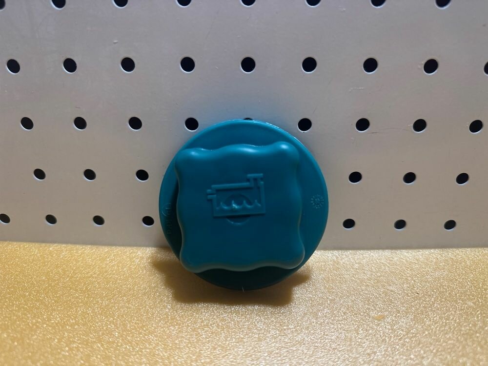 Крышка бачка расширительного вольво ФШ12 ФШ16 ФМ12 (Volvo Fh12 Fh16 Fm12)