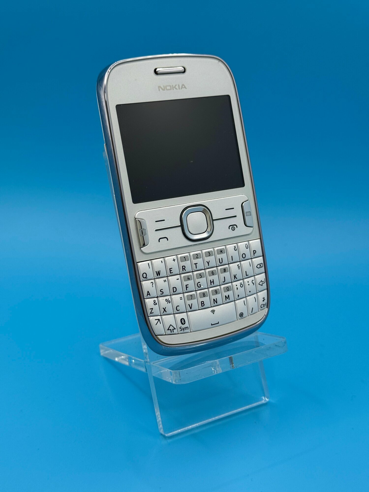 Мобильный телефон Nokia Asha 302