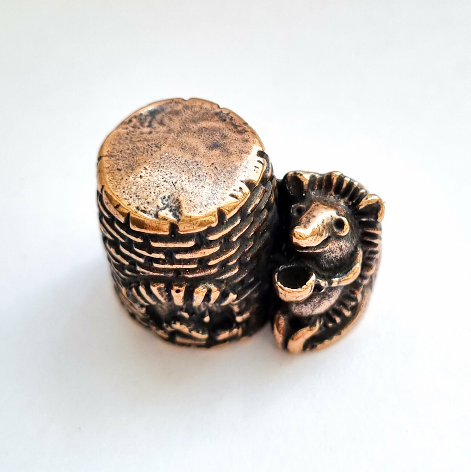 Напёрсток Ёжик у камина из Бронзы от Рязанской литейной мастерской