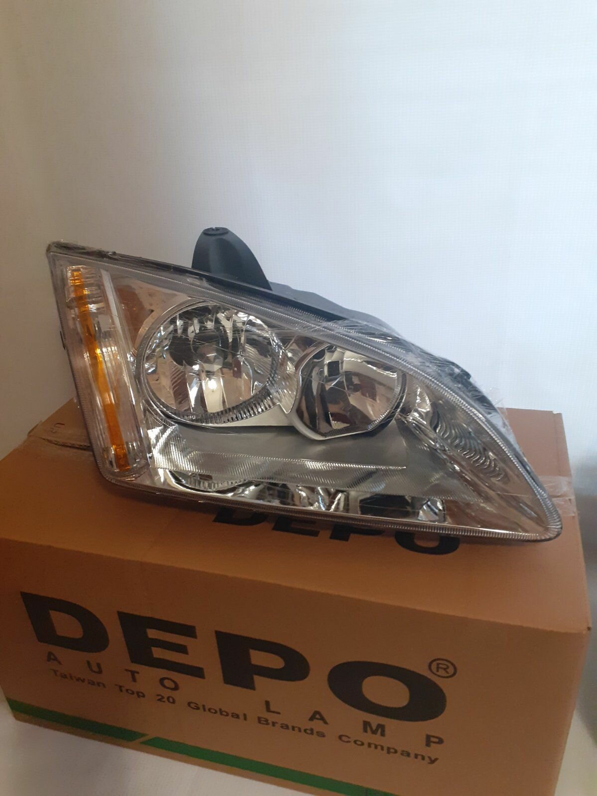 Правая фара Форд Фокус 2 FORD FOCUS II хром с 2005 по 2008 год DEPO отличное качество