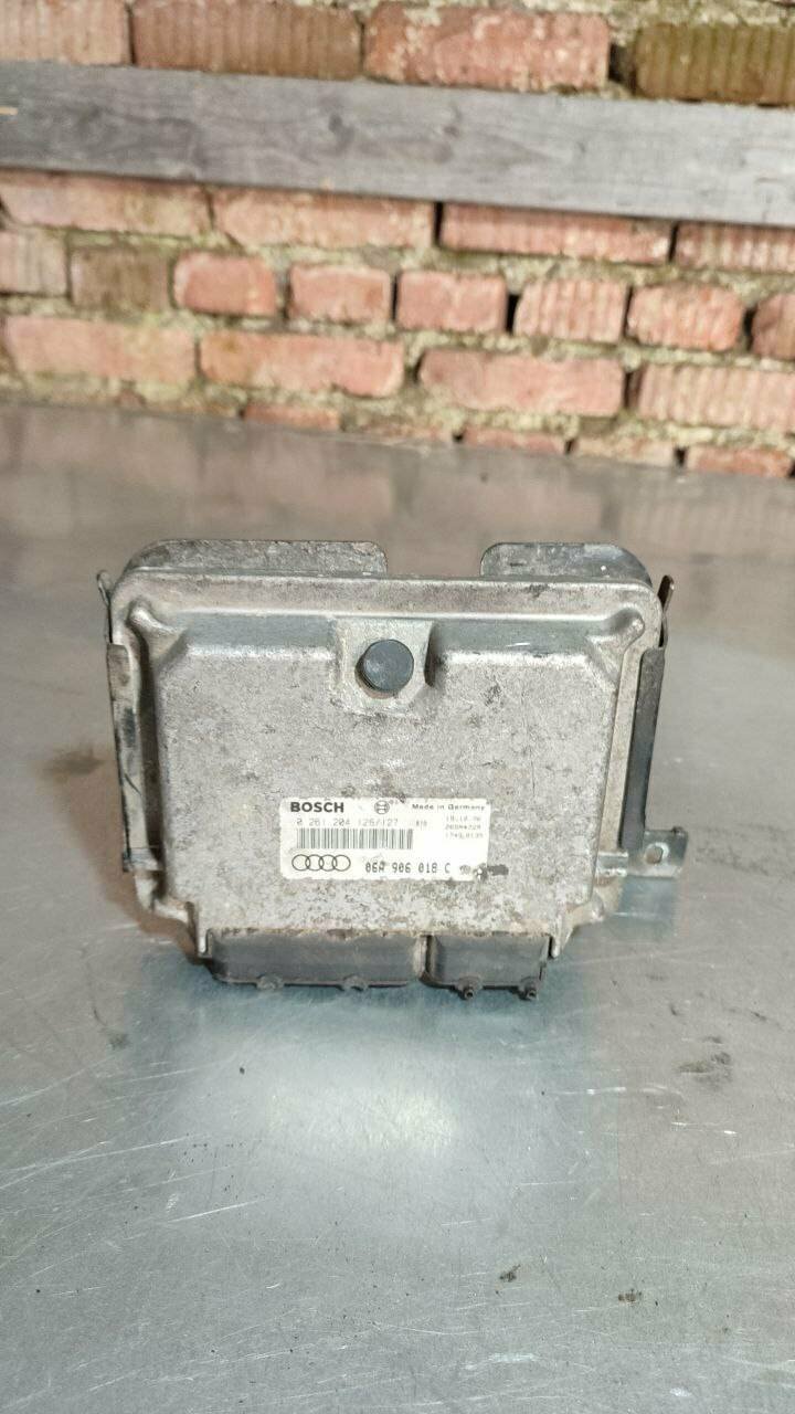 Блок управления двигателем Volkswagen Golf 4 1999 06A906018C