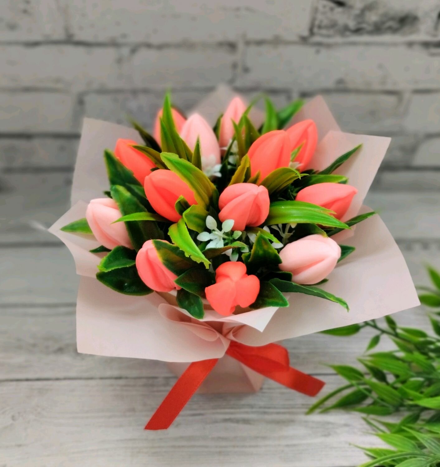 Букет тюльпанов из мыла ручной работы коралловый от milovika в кашпо