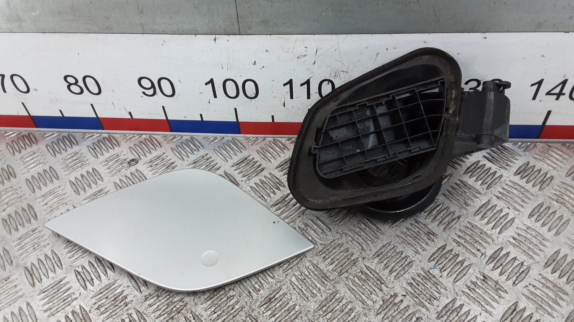 Лючок бака FORD FOCUS 3