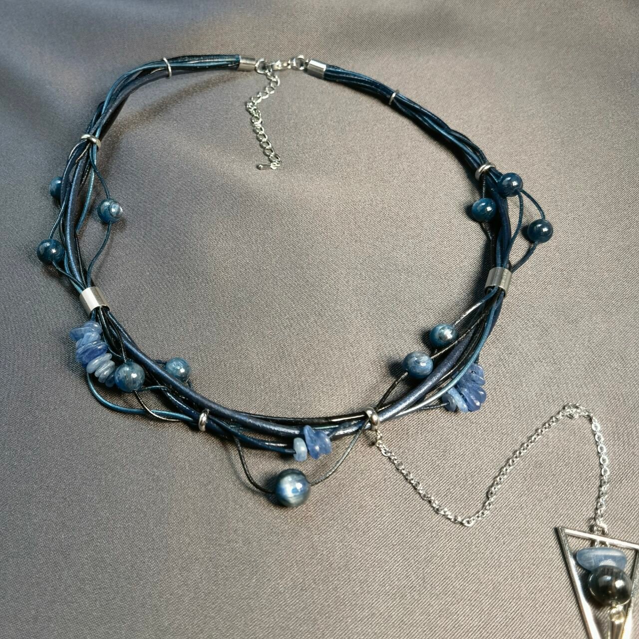 Серьги Камни Елены, кианит, кожа, черный, синий — фото 1