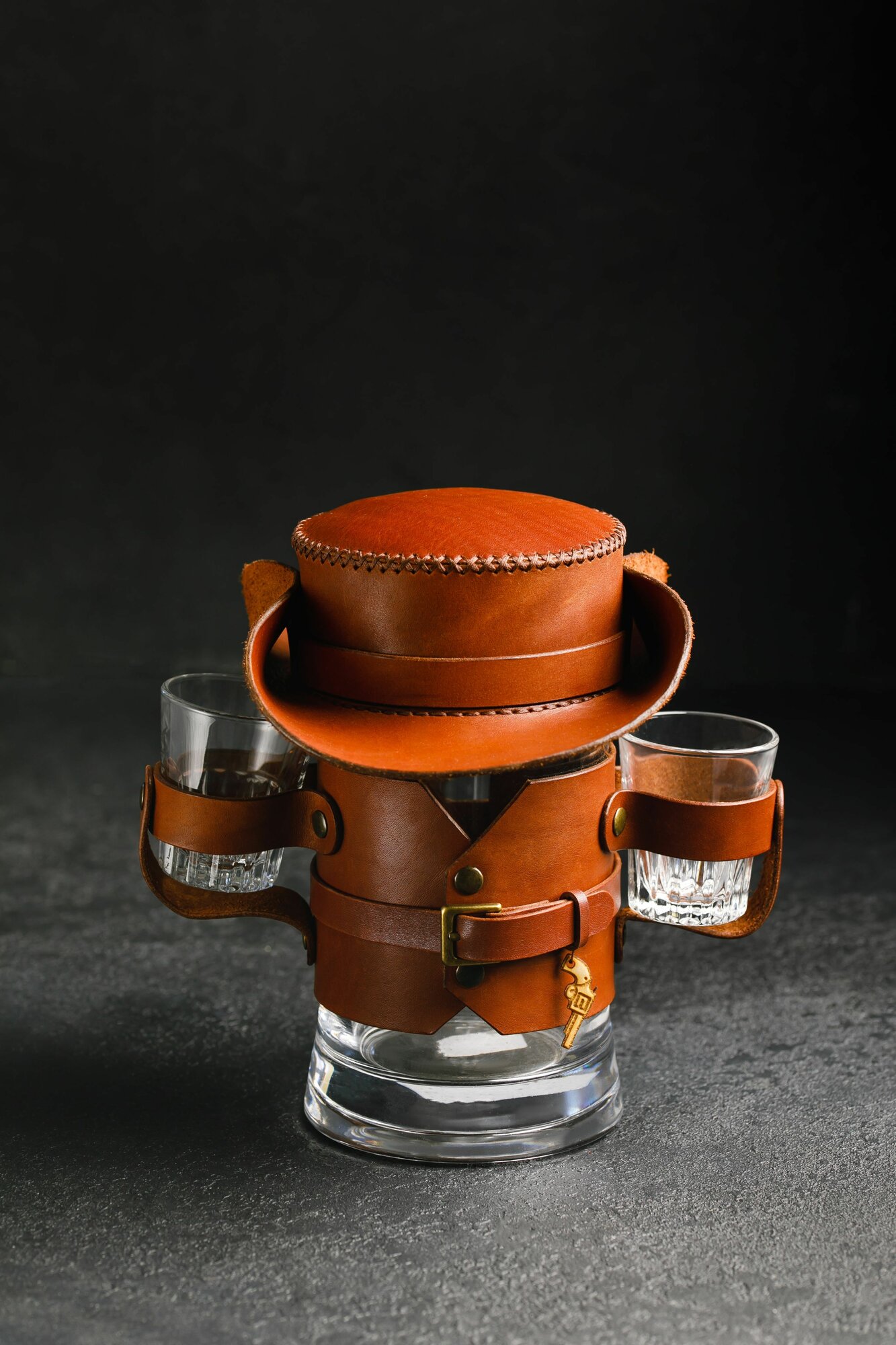 Кружка пивная "Ковбой" в оплетке из натуральной кожи премиум класса, 600 мл