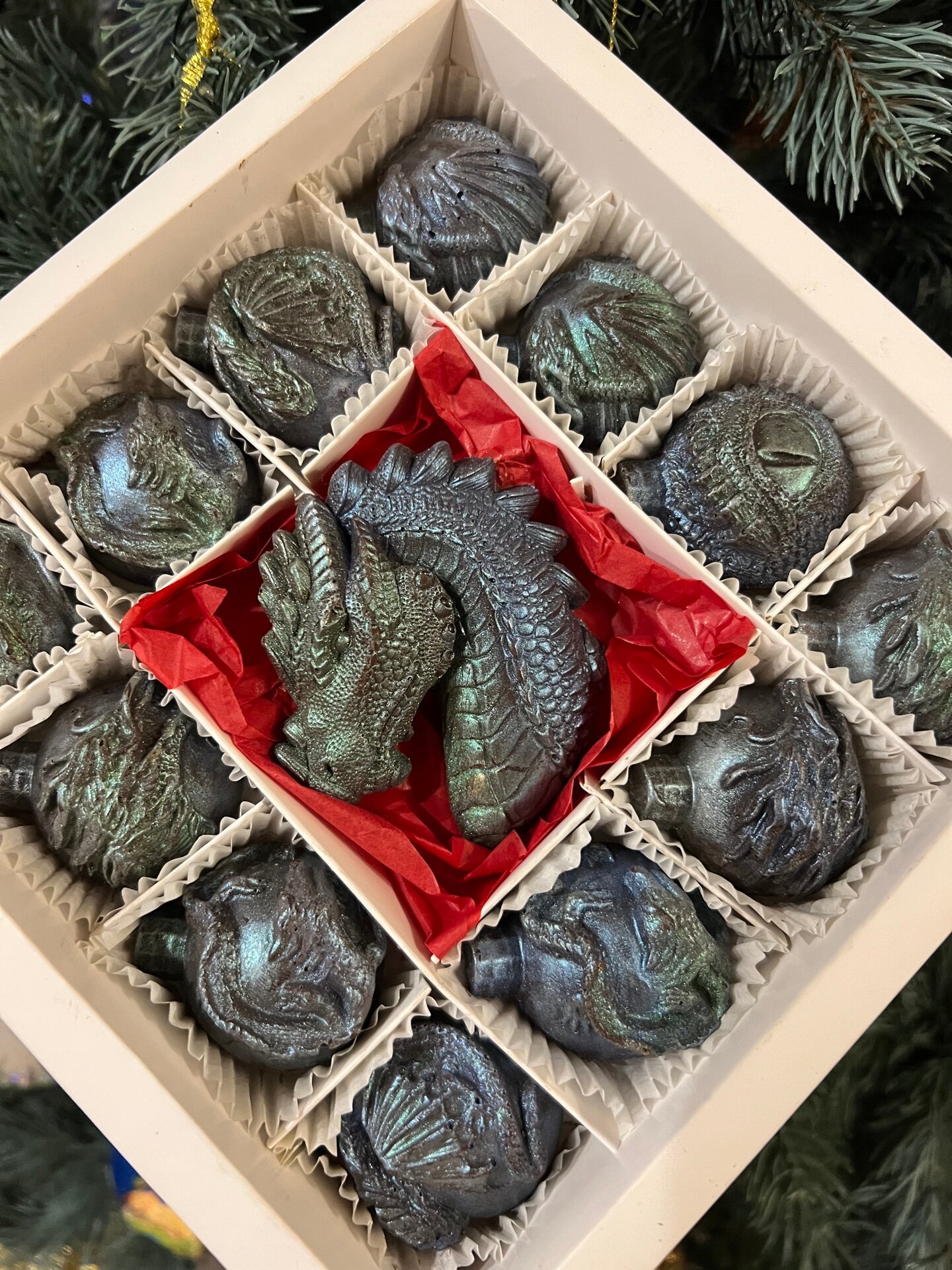 Шоколадный набор "Конфеты на новый год" №8- Дракон, темный шоколад, ручная работа