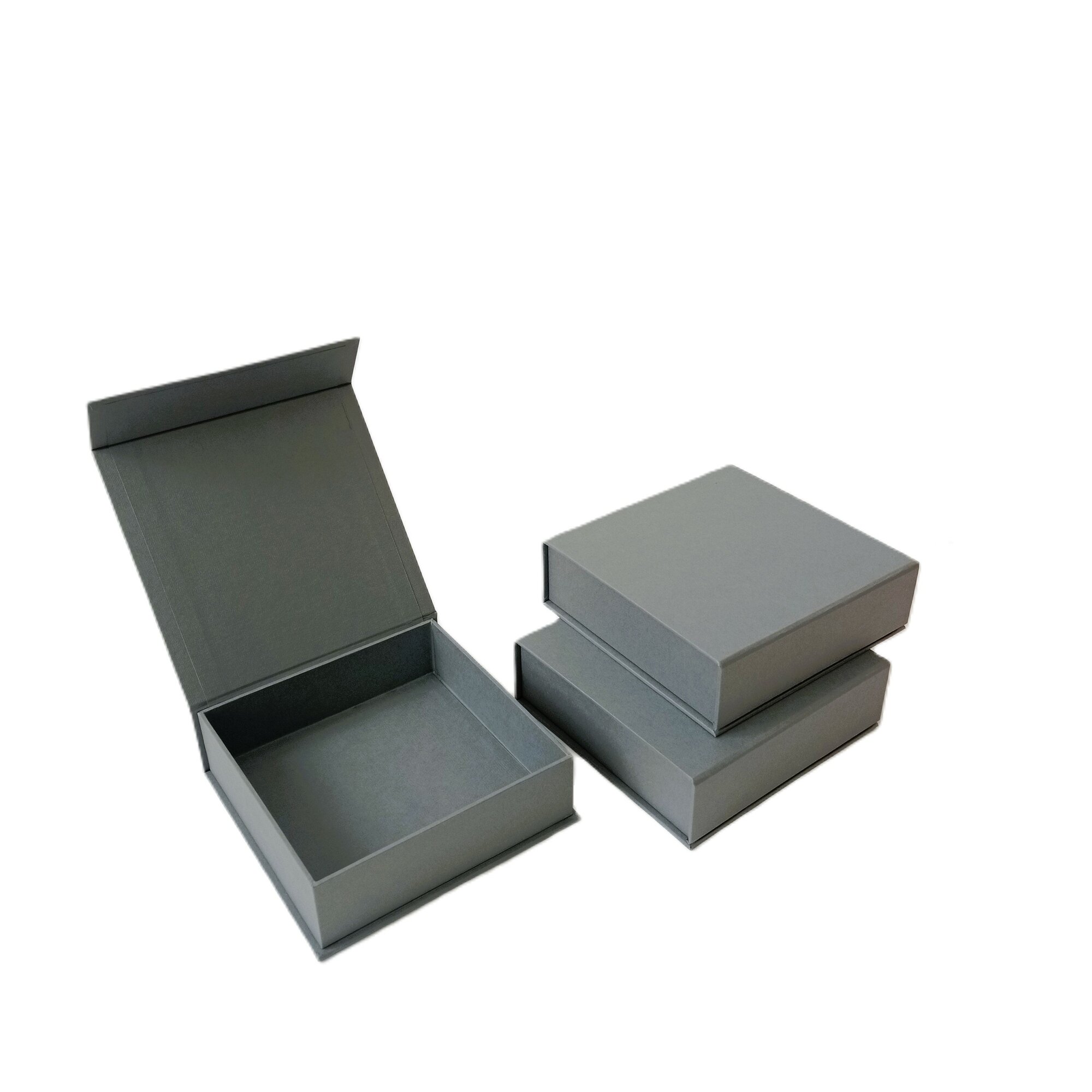 Подарочная коробка на магнитах. Размеры 12.5х12.5х3.5 см. Цвет серый. Набор из 3 шт