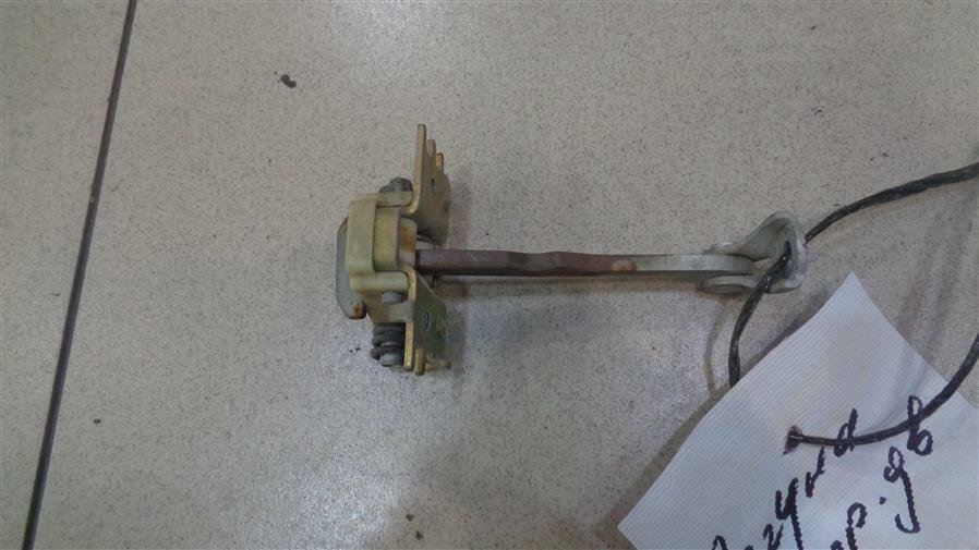 Ограничитель двери от Renault Laguna 2 2001-2008