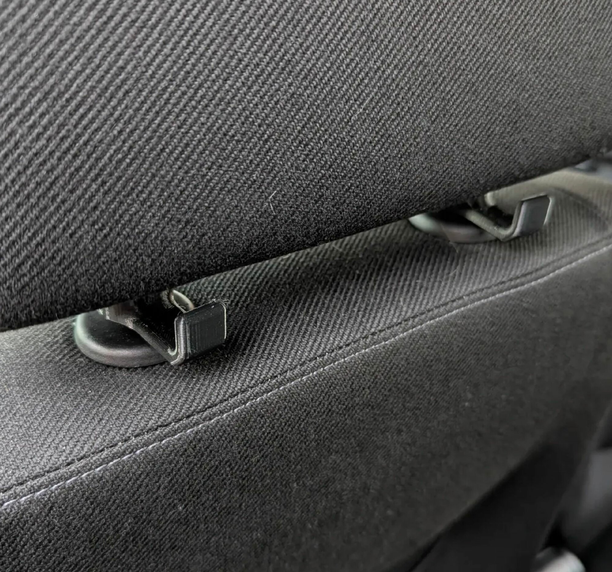 Крючки для подголовника автомобиля VW (Audi, Seat, Skoda) 2 шт.