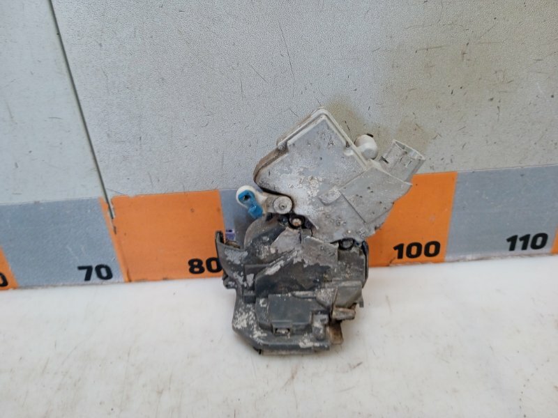 Б/У 6 контактов, Ниссан Максима А33 Замок двери задней правой Nissan Maxima 2000 A33 298296 NISSAN арт. 825523Y500