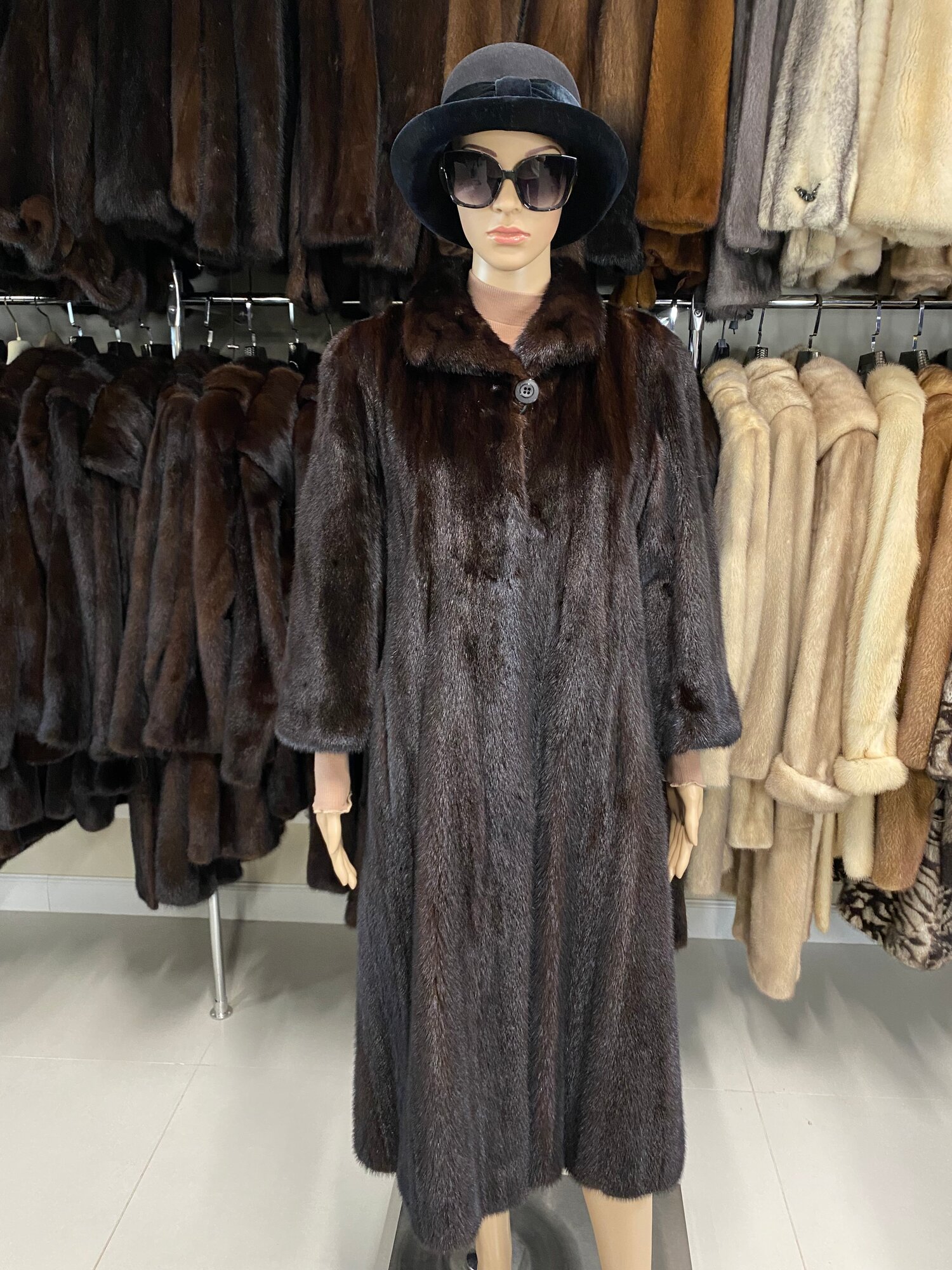 Шуба. Классическая. Норка. С воротом 48-50 р.