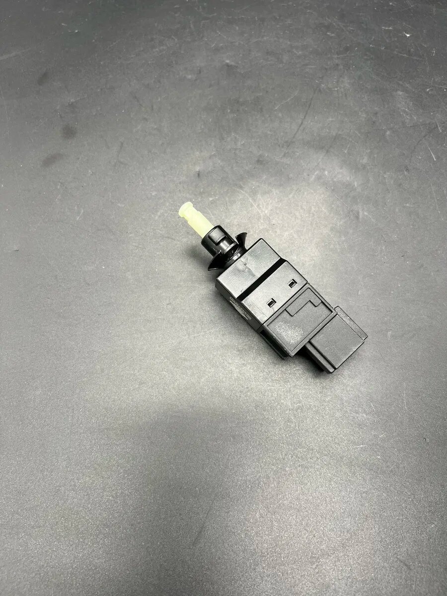 Концевик педали тормоза Новое