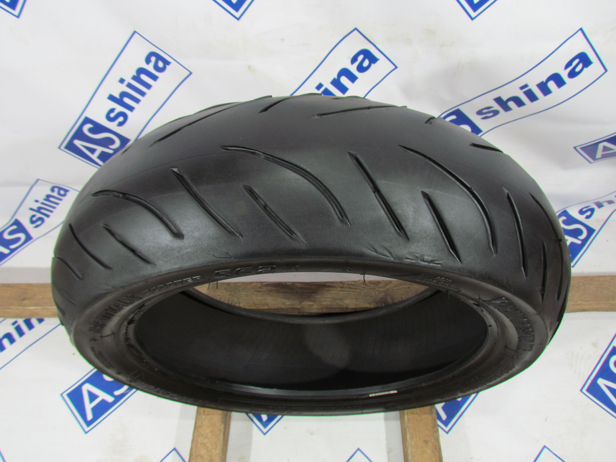 Мотошина БУ для мотоцикла Bridgestone Battlax Scooter SC 2 R 160 / 60 R15 0022704