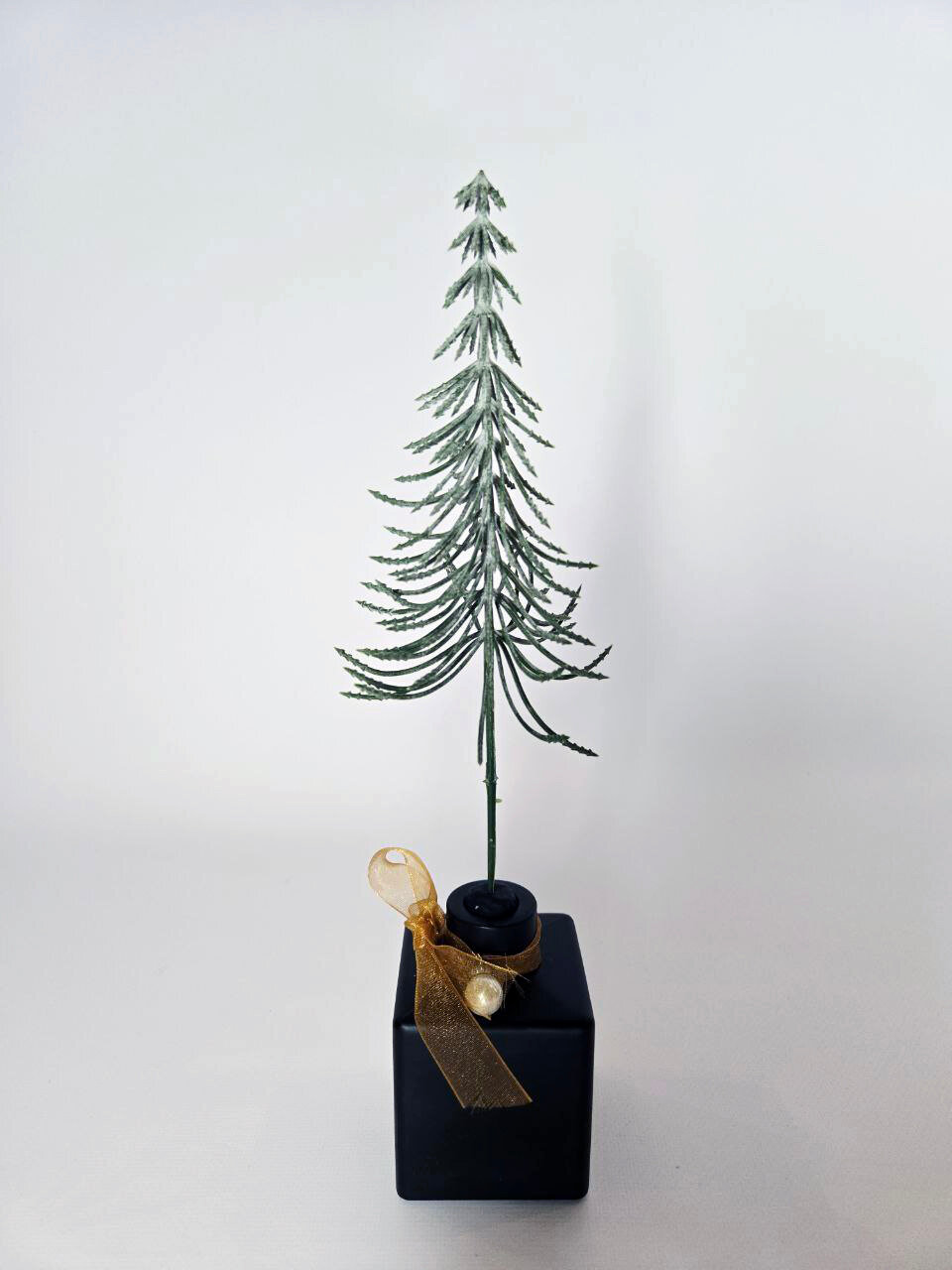 Ветка искусственная для декора: елка голубая - 1шт.