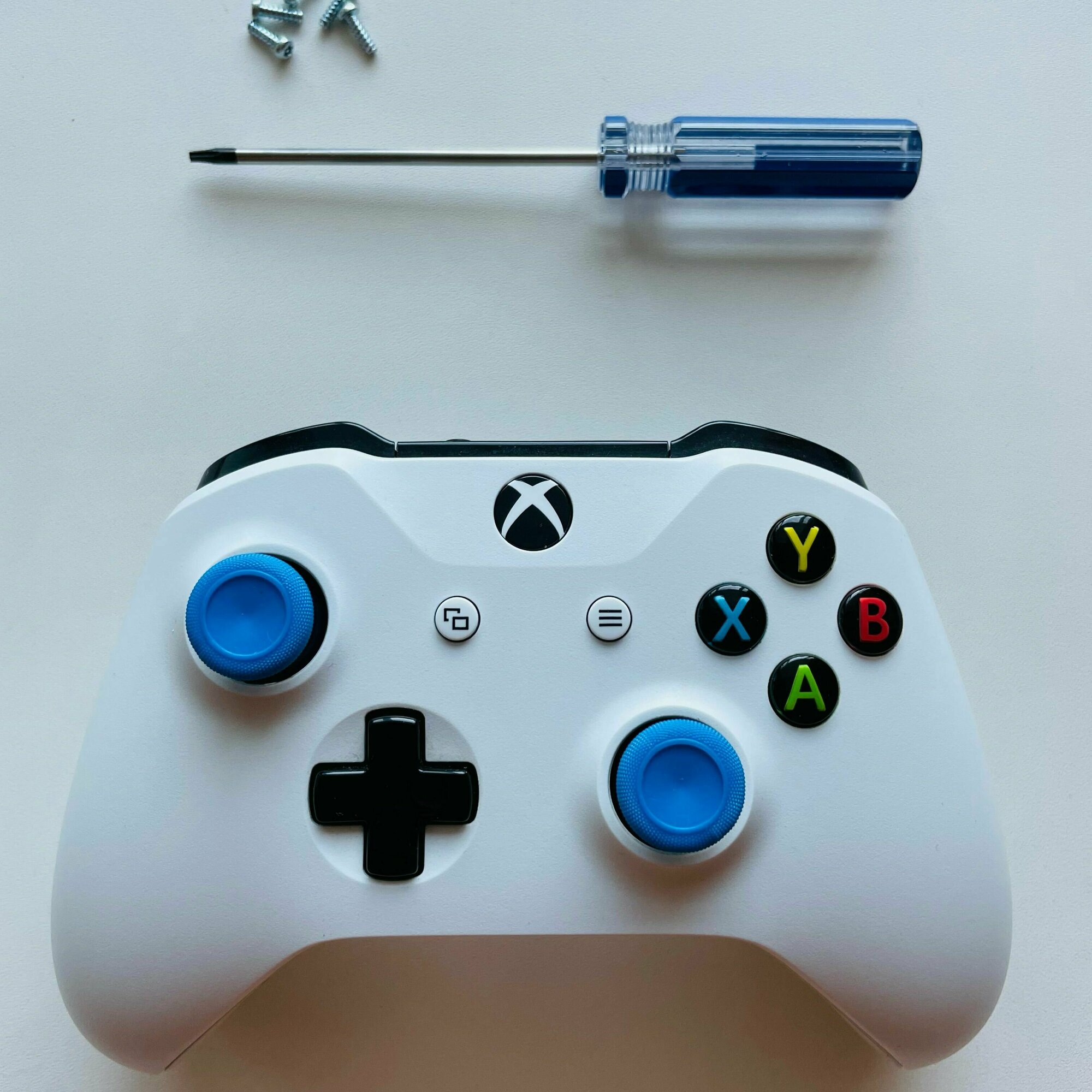 Аналоговые стики для XBOX ONE, пластик/силикон, черно-синие, 2 шт. — фото 1