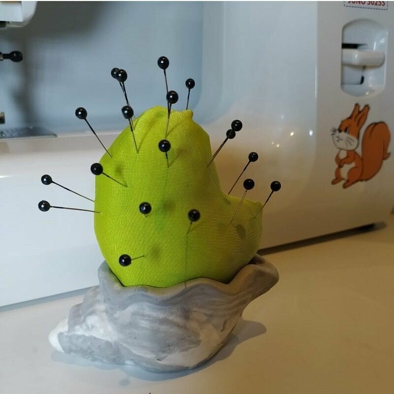 Игольница FSB1 для рукодельниц, 12x12 см, в комплекте булавки