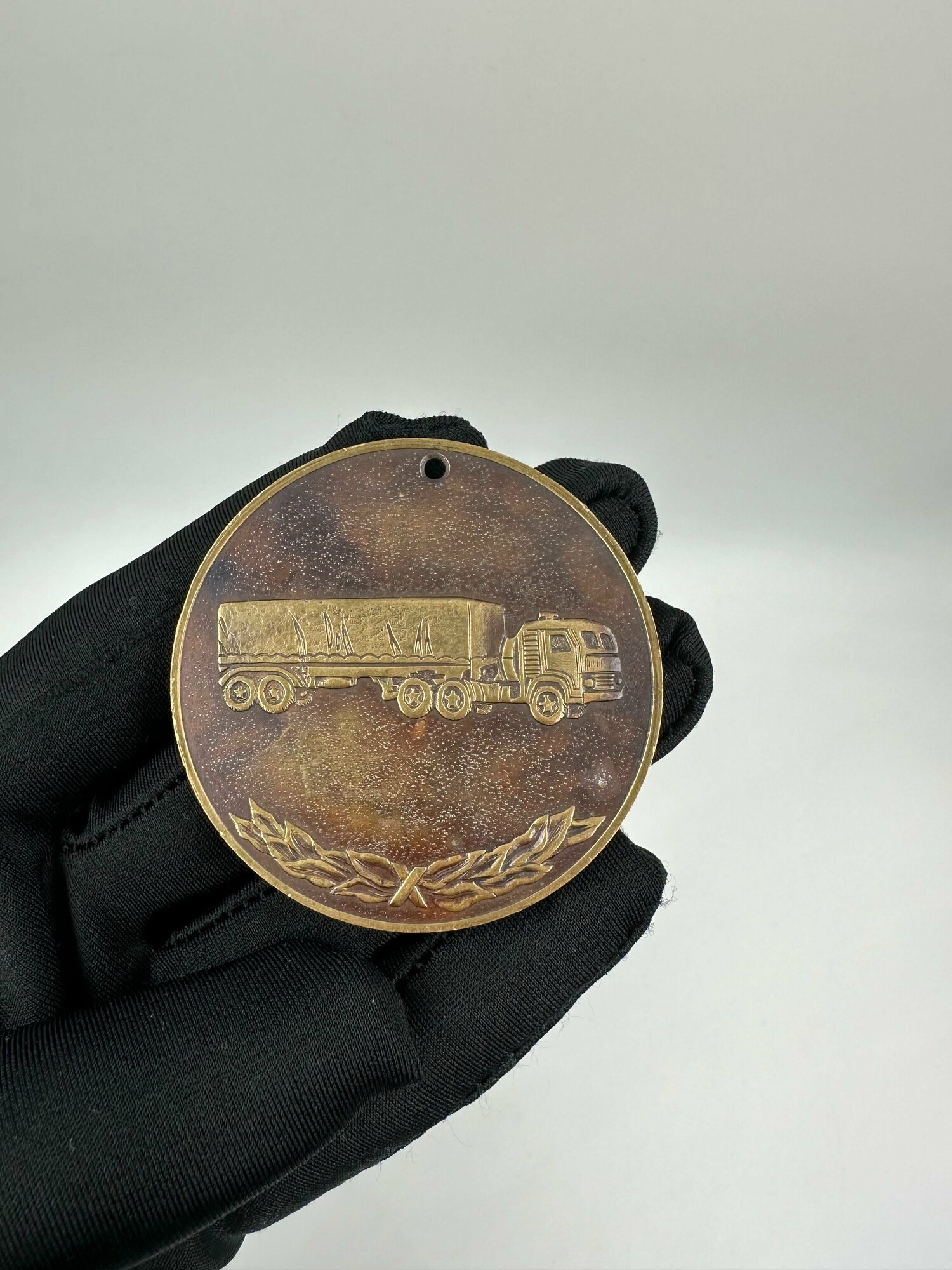 Настольная Медаль Первый Выпуск Автомобилей КАМАЗ-5420 1976 год Диаметр 5 см СССР