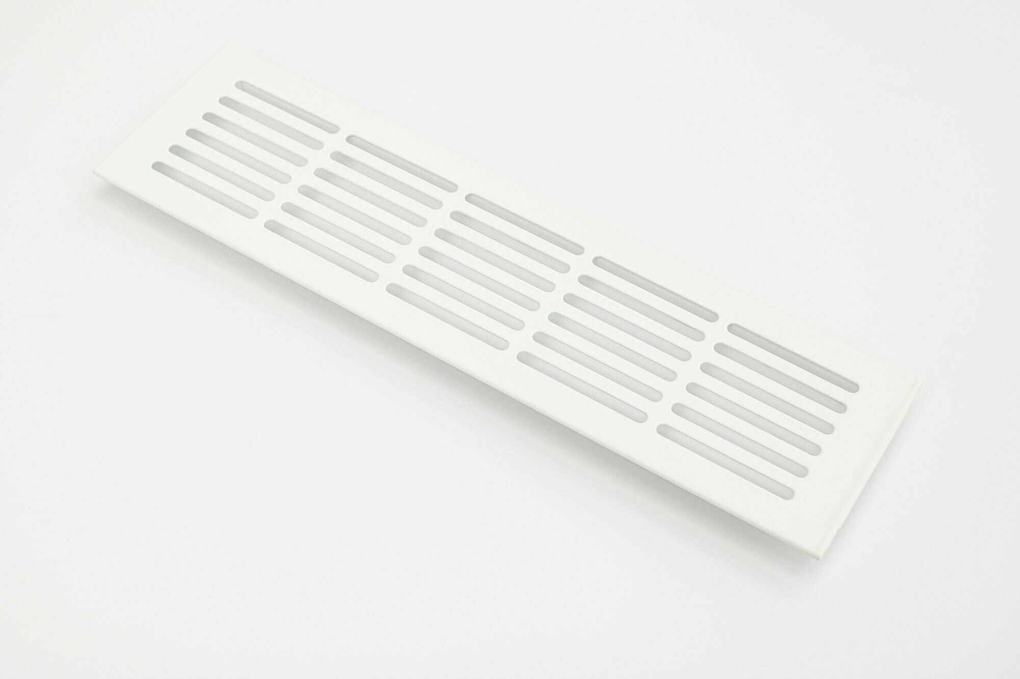 Вентиляционная решётка металлическая для подоконника белая 80 мм*300 мм, стальная