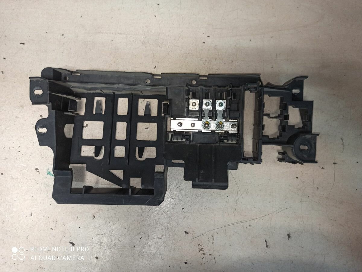 Корпус блока предохранителей Audi A8 D3 4E 4E0971845