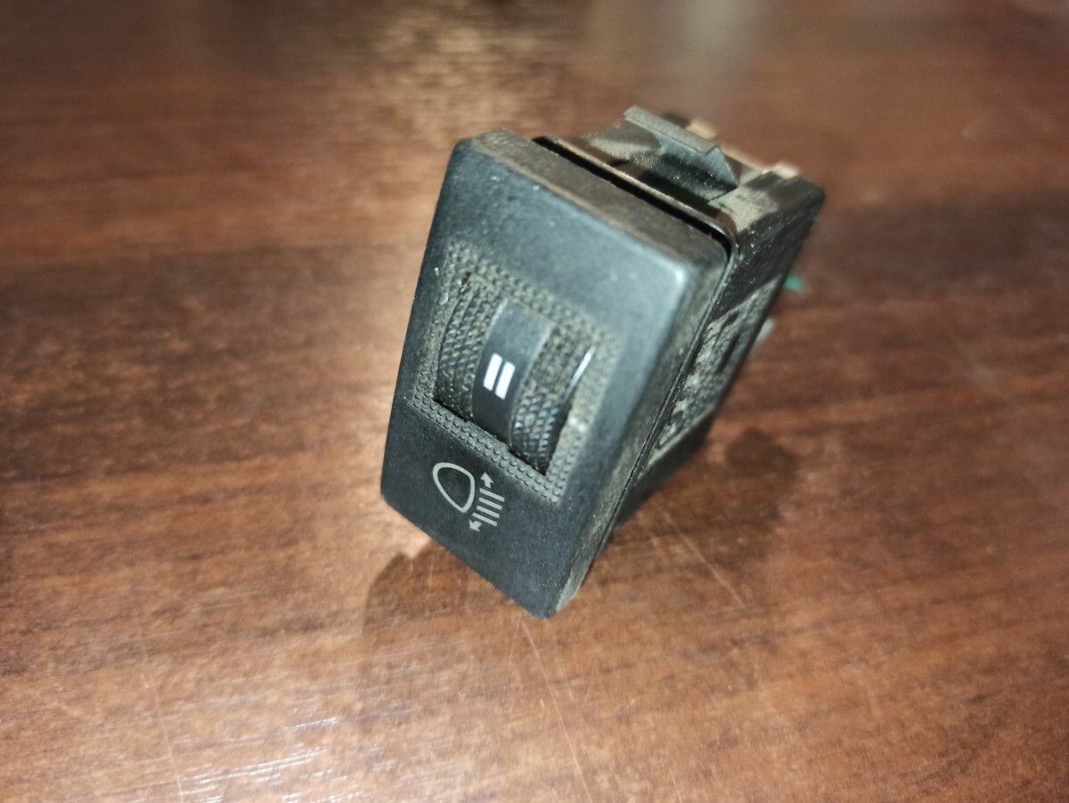 Клавиша корректора фар Audi A4 B5 8D0941301