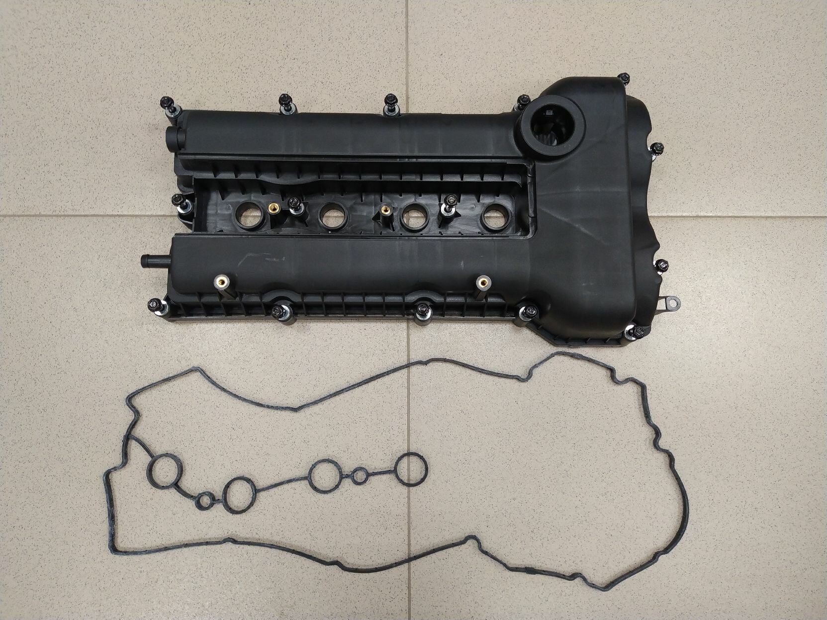 Клапанная крышка Chery Tiggo FL [1.6 16V 5MT внедорожник 4X2] E4G161003030