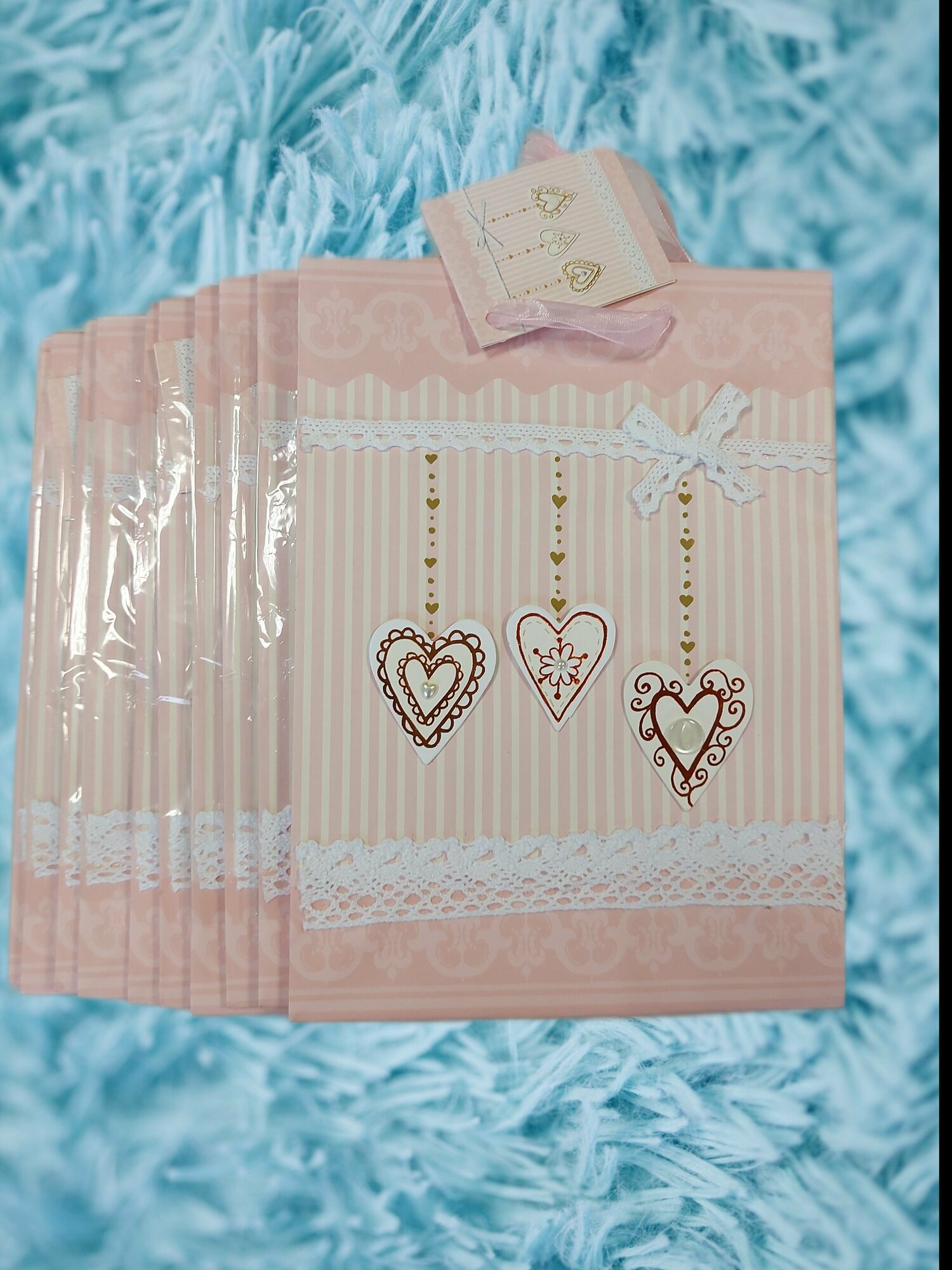 Пакет подарочный детский с рисунком, с апликацией бумажный с ручками для подарка 17,8х24,2х10,2 см розовый с сердечками, 10 шт