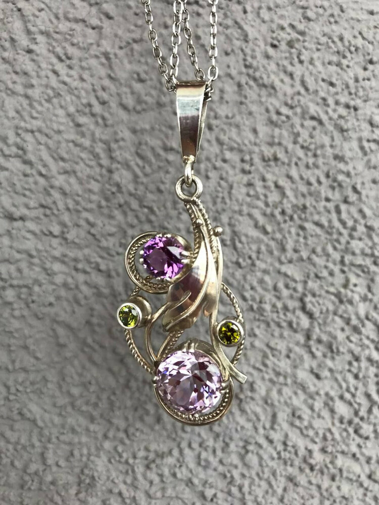 Брошь, аметист