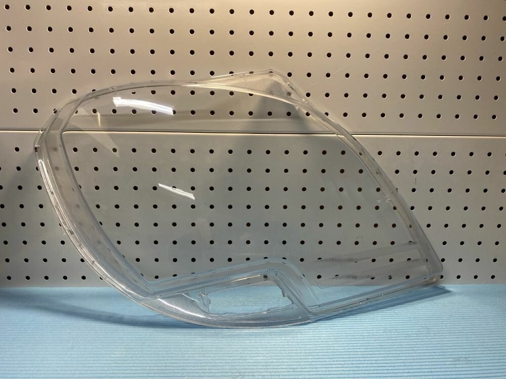 Стекло фары головного света для грузовиков DAF XF106 правое (ДАФ ХФ106)